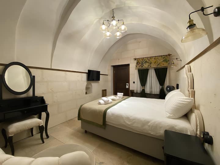 Sevdalı Konaklar
Asırlardır Yalnızım - Avanos