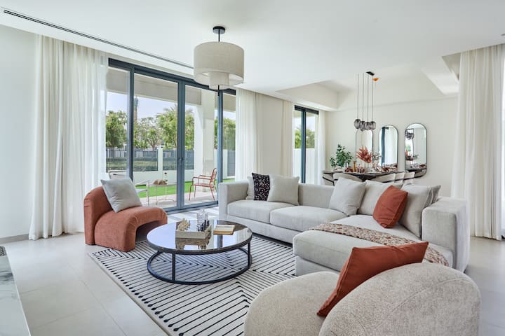 High-end 4br+maid's Villa In Ranches - Sleeps 9! - Dubai