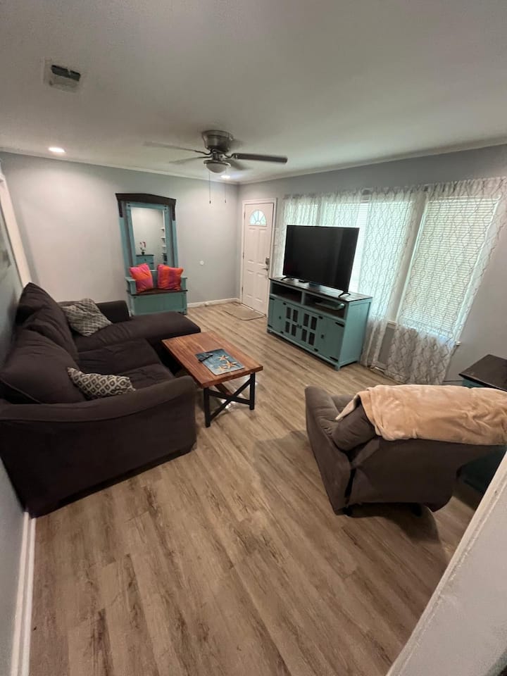 Relaxing Home Away From Home | Central Location - Hattiesburg, MS