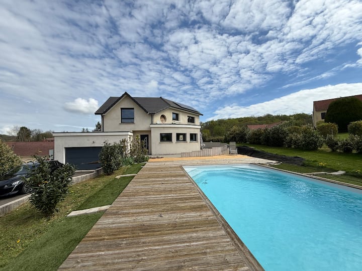 Maison D’architecte Avec Piscine Chauffée – 7 Pers - Vesoul