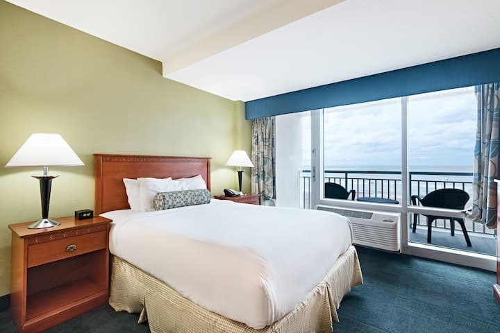 Sandy Retreat At The Beach | Oceanfront View - Virginia Beach, VA