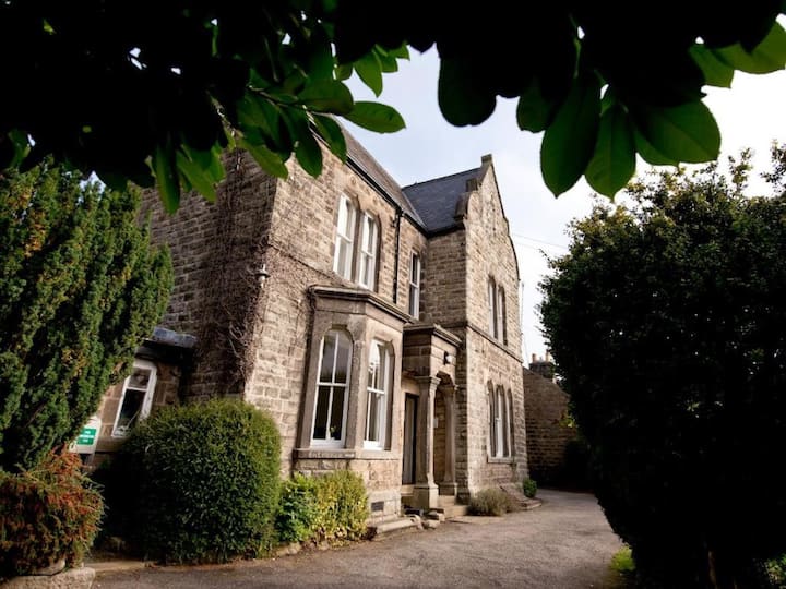 Private 60-bed Hostel - Castleton
