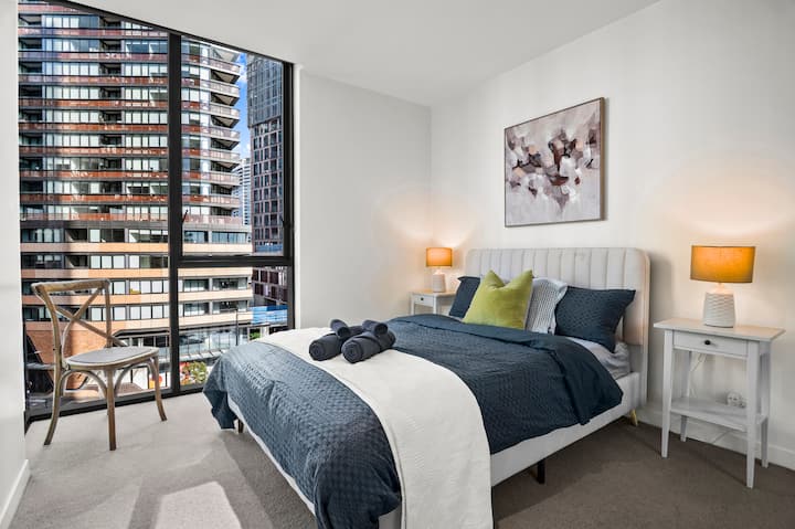 Modern Docklands 1br | Pool, Gym, Sauna + Parking - Australia