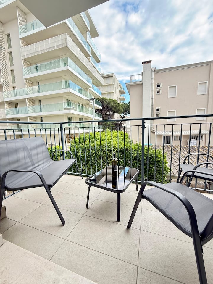 Jesolo Beach House

2 Terrazze Posto Auto+spiaggia - Jesolo