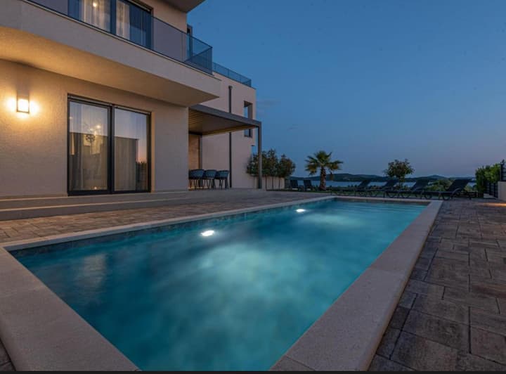 Villa Hia With Private Swimming Pool - Tisno