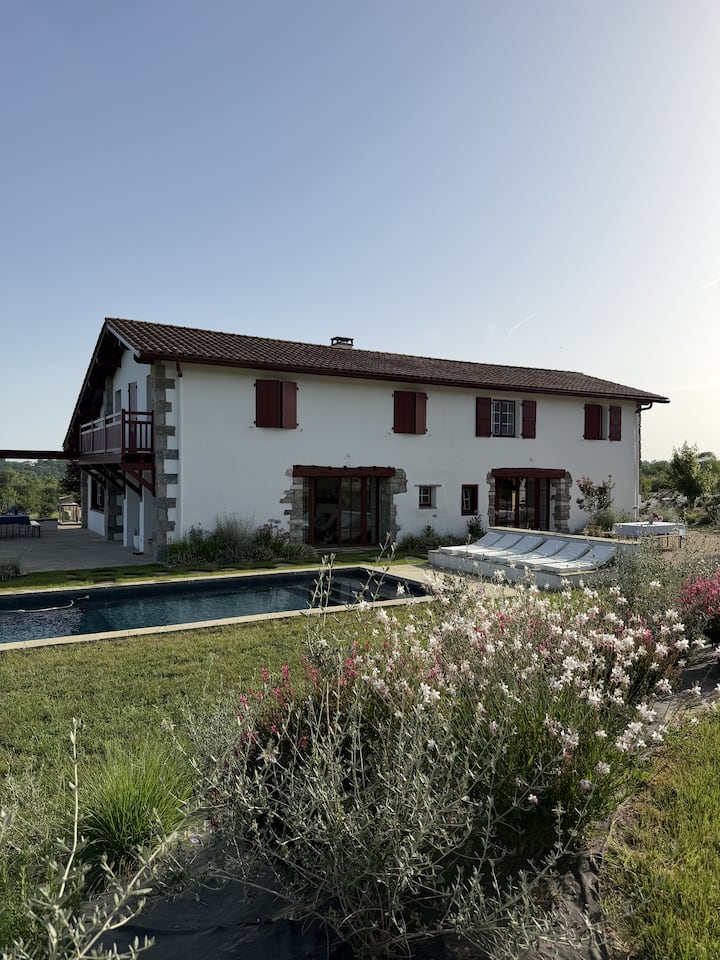 Superbe Maison De Famille, 12 Pers, 6 Ch, Piscine - Biarritz