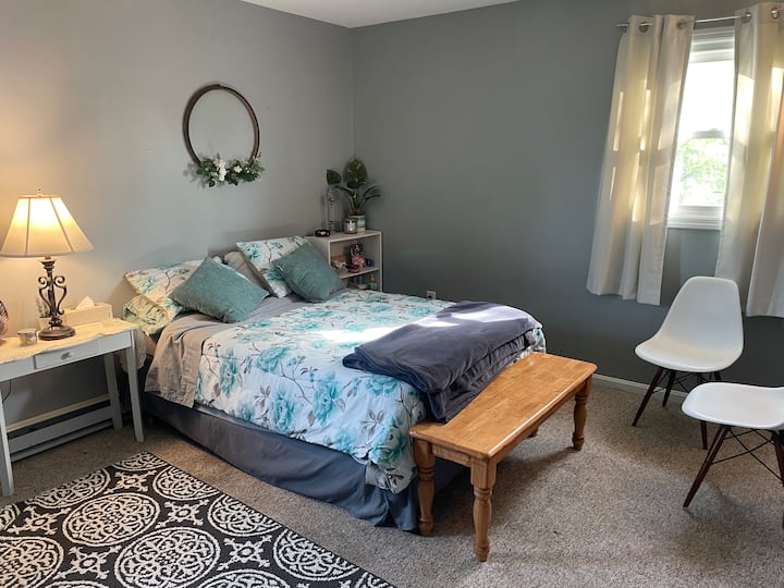 Private Room +Bath Minutes From Carlisle Car Show - Carlisle, PA