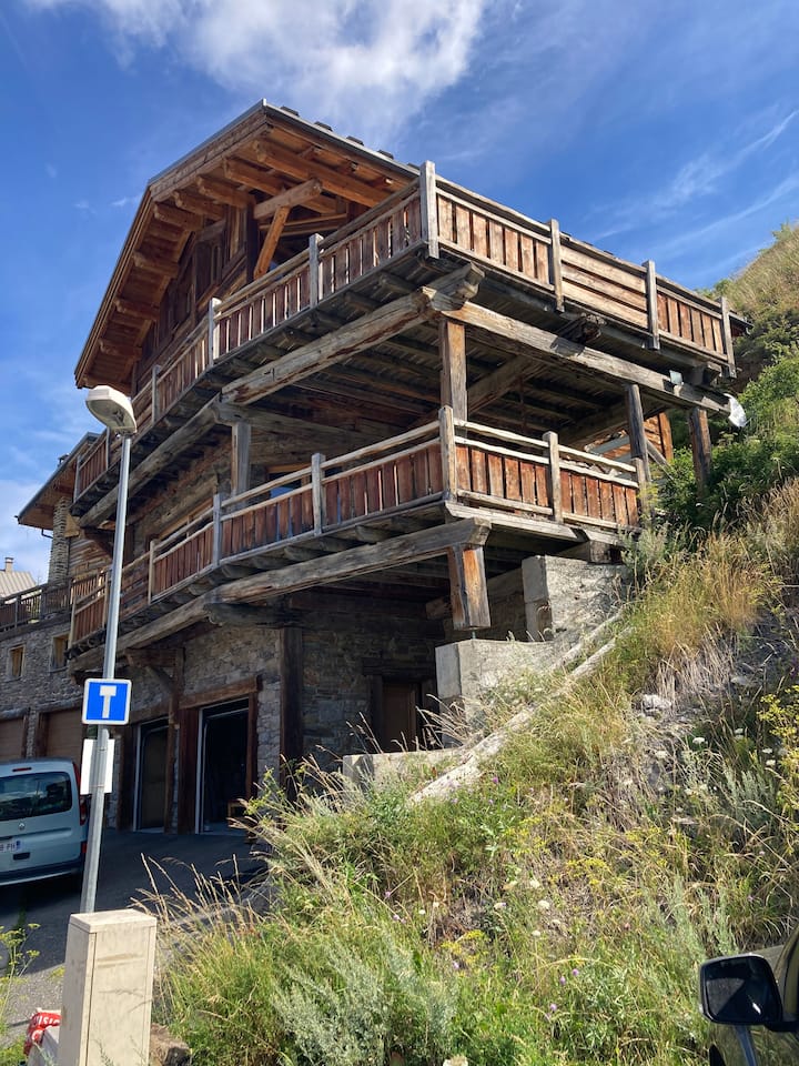 Loue Bas De Chalet Hors Saison Dhiver Vue Superbe - Vars