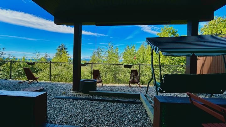 Bright Riverside Retreat With Sunset Views Suite - White Rock