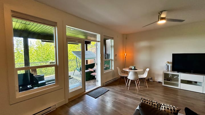 Bright Riverside Retreat With Sunset Views Suite - Surrey, BC