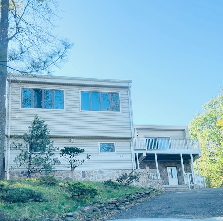Hilltop Escape - Montclair, NJ
