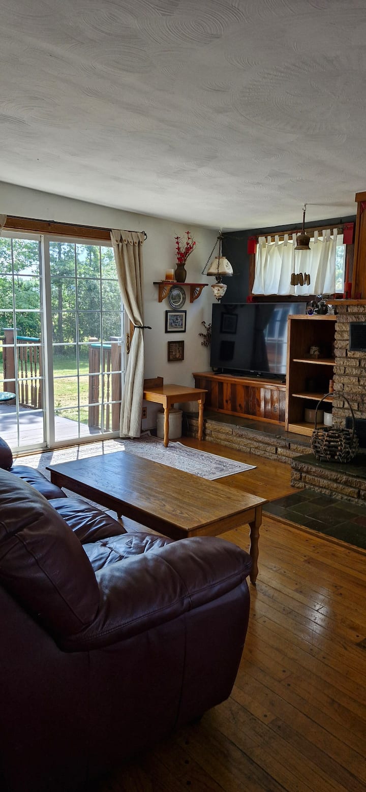 Knob Hill Hideaway - Geneva, NY