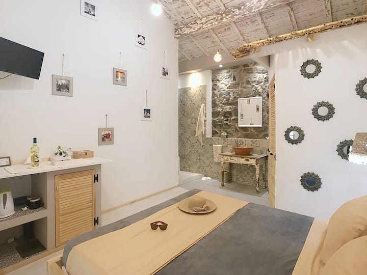 Cozy Green B&b: Private Patio & Free Parking - Castelsardo
