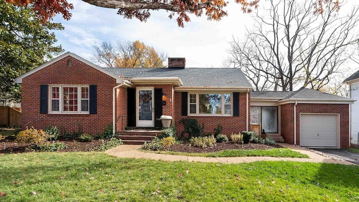 Cute 3 Bedroom House In The Tree Streets! - Waynesboro, VA