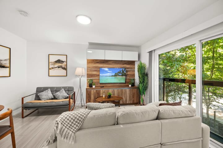 Bright Cozy Retreat W/ Balcony In Downtown - Vancouver