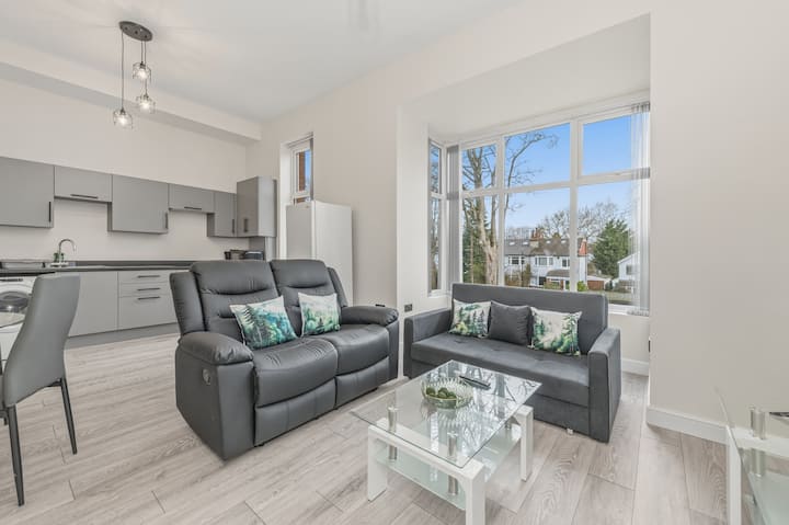 Ascot Grange Hotel 2-bedroom Flat - Harewood Castle