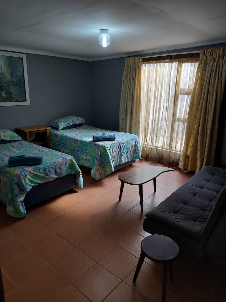 Cozy Corner Family Room From 650p/n - Bredasdorp