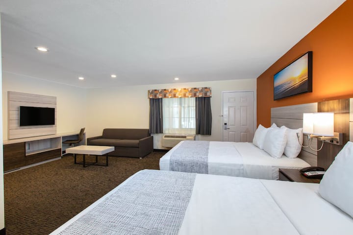 Days Inn Monterey | 2 Queen Studio | Bay Access - Big Sur, CA