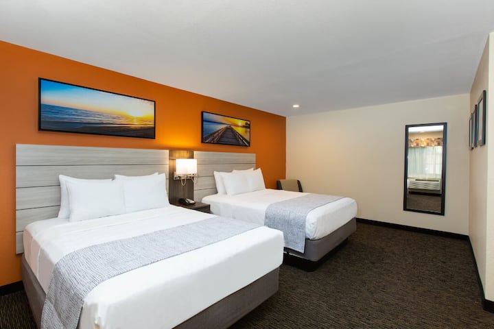 2 Queen Beds | Days Inn Monterey | Free Parking - Seaside, CA