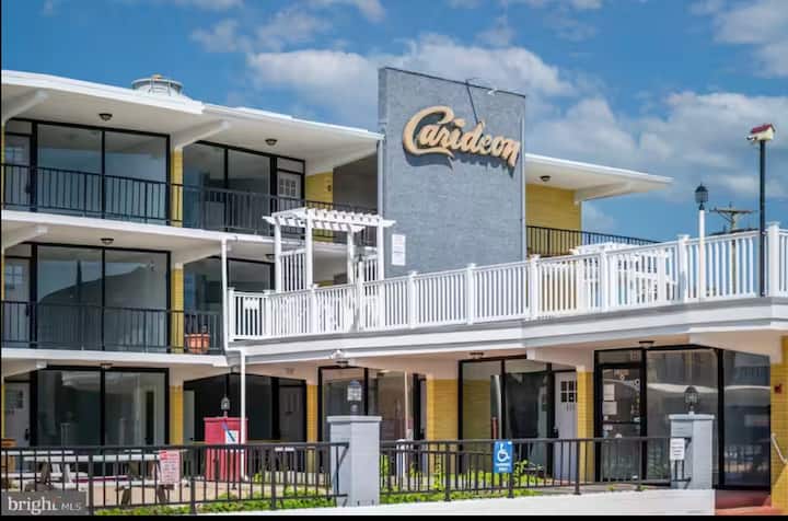 Wildwood Getaway - Pool & Parking - Walk To Beach - Wildwood, NJ