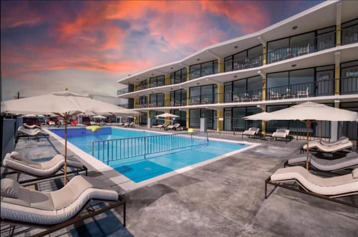 Wildwood Getaway - Pool & Parking - Walk To Beach - Wildwood, NJ