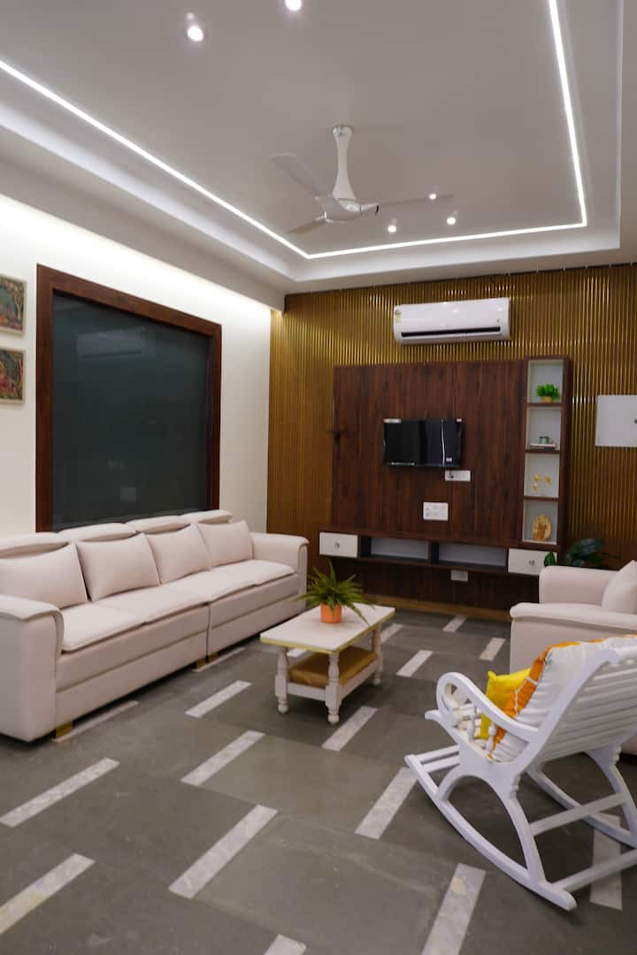 Shahatoot Stays - Luxurious 2bhk In Dayalbagh Agra - Agra