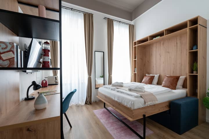 Mimis Lakeside Deluxe Room 116 - Newly Renovated - Gmunden