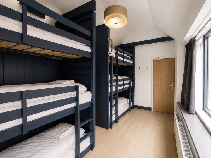 Private 6-bed Dorm - En-suite - Castleton