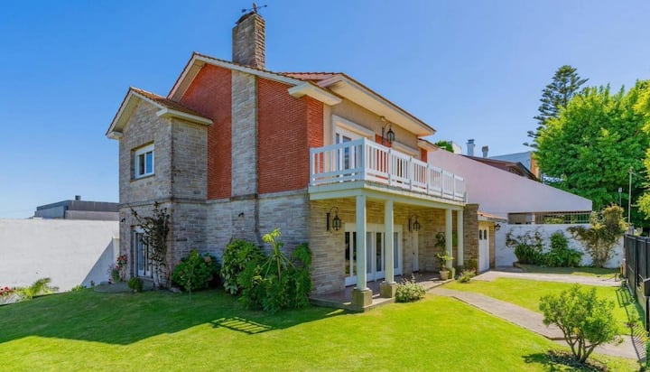 Chalet En Entorno Residencial. - Mar del Plata