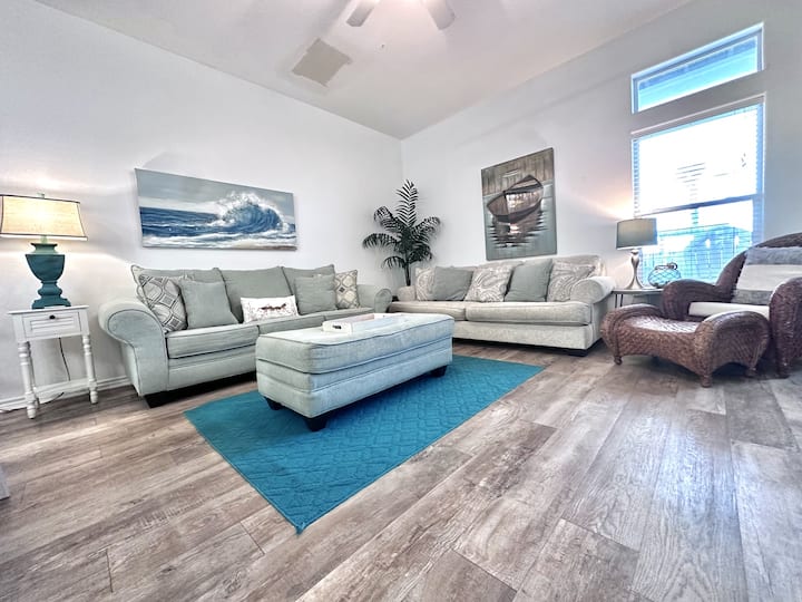 Salty Seashell, 3 Bd, Balcony Ocean View, Pool - North Padre Island, TX