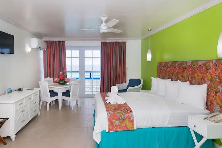Best Place To Unwind! Free Parking, Outdoor Pool! - Barbados