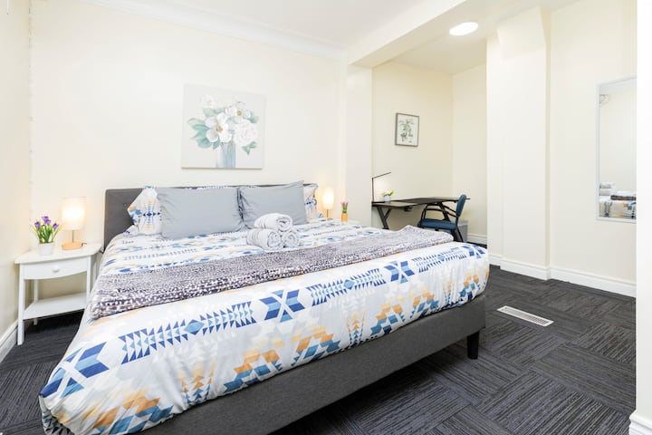 Pet-friendly Apartment In Chinatown - Ottawa