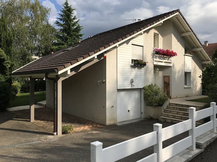 Charmante Maison 8 Personnes, Lumineuse, Av Jardin - Annecy