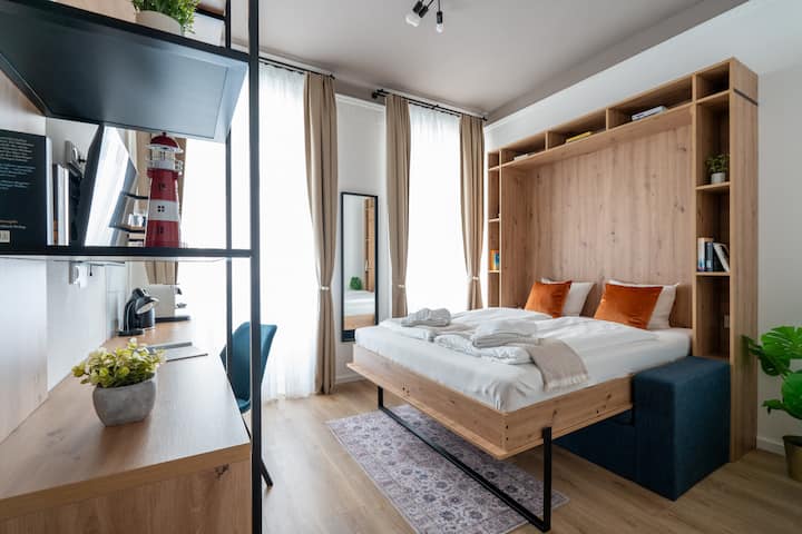 Mimis Lakeside Deluxe Room 204 - Newly Renovated - Gmunden