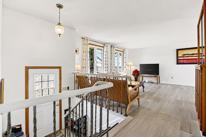 Large 6br Retreat | Sleeps 13 | Riverview - Port Perry