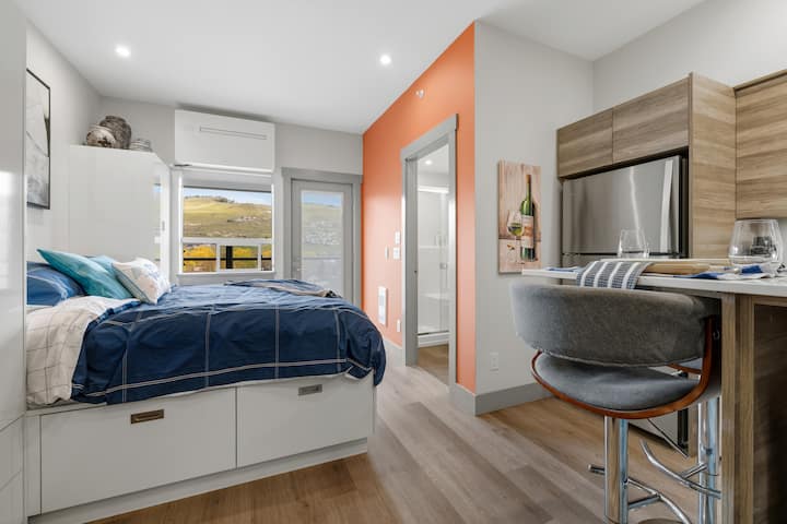 Top Floor Studio/pool, Gym & Pickleball Near Lake - Vernon
