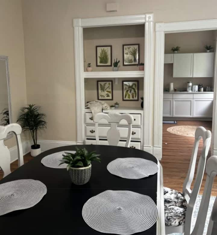 2 Bedroom Unit Off Brady St - Milwaukee