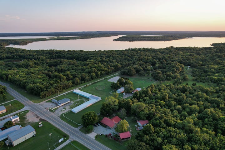 2 Cabins + 2 Hot Tubs + Cowboy Pool - Lake Eufaula State Park, Checotah