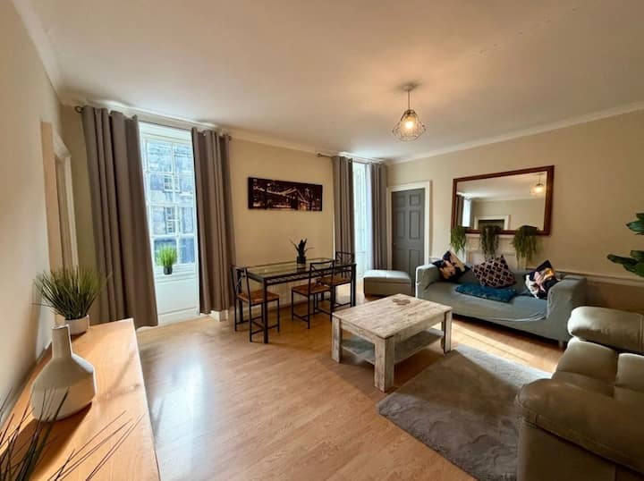 Broughton Retreat - Leith
