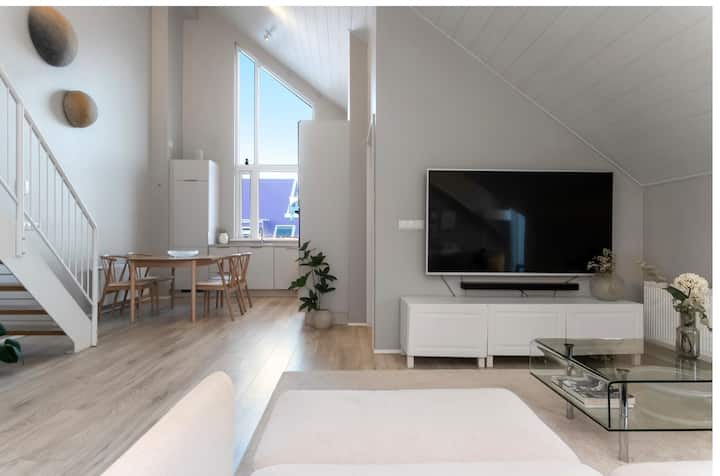 Penthouse Apartment Close To The Sea. - レイキャビク