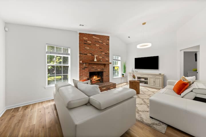 Luxury & Cozy 2br W Hot Tub - Carowinds, North Carolina
