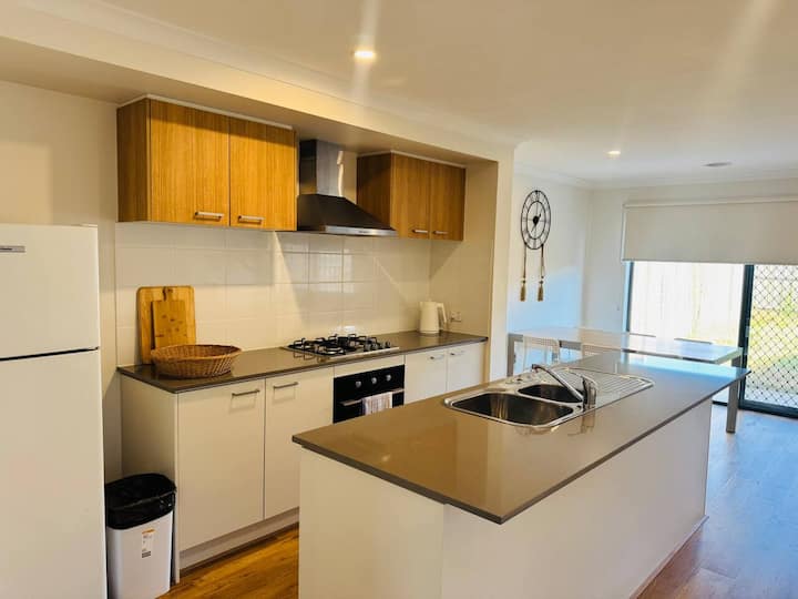 20%off Monthly Clyde North 3b Family Getaway - Koo Wee Rup