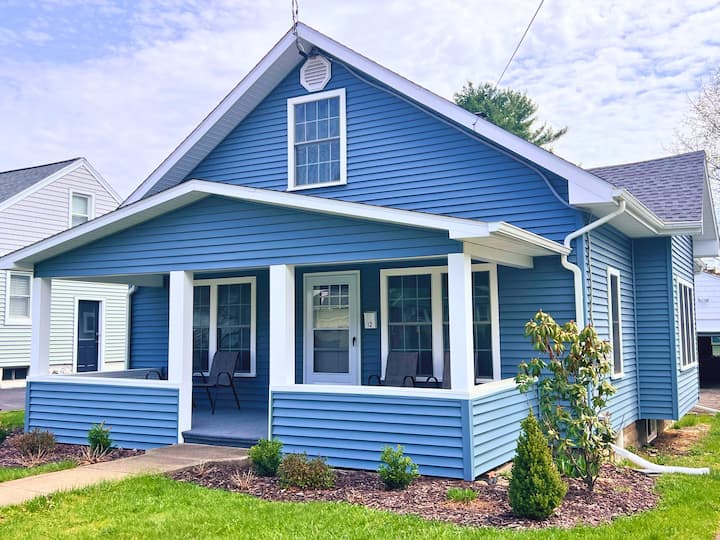 The Blue Bungalow-1 Mile To All Star Village! - Oneonta, NY