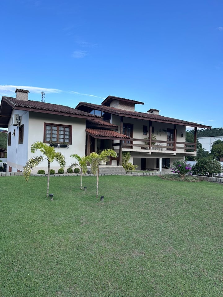 Casa Ampla, Com Lareira, Próximo à Natureza/campo. - Brusque