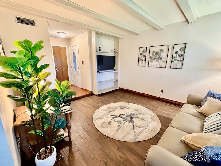 Beautiful Cozy Condo, Great Area West El Paso - エル・パソ, TX