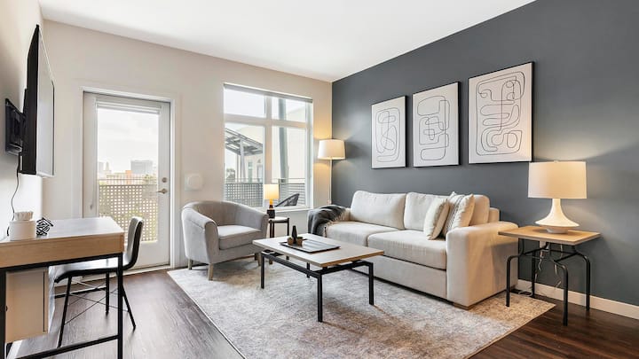 Landing | Stunning 1bd, Gym, Yoga Studio - Nashville, TN