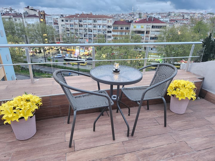 4 Br Apartment W/ac, Terrace & Hot Tub In Old Town - İstanbul