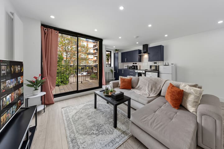 Modern Luxury Suite With Private Balcony – Edgware - Paddington