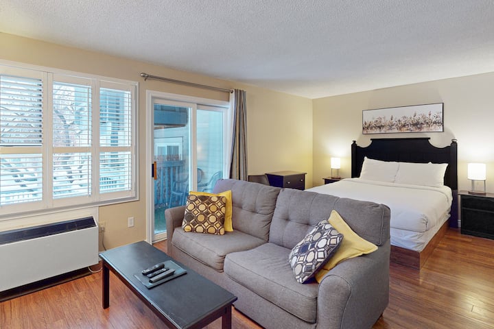 Ground Level, Mtnside W/ Pool, Hot Tub, Tennis! - The Blue Mountains