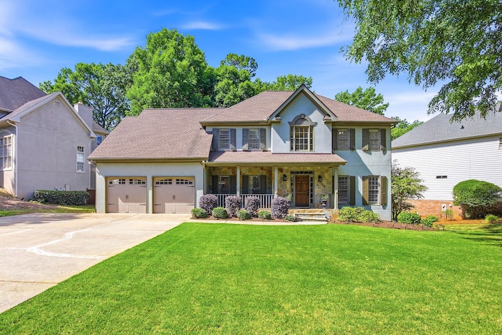 Luxurious Alpharetta Home W/ Deck & High Ceilings - Johns Creek, GA